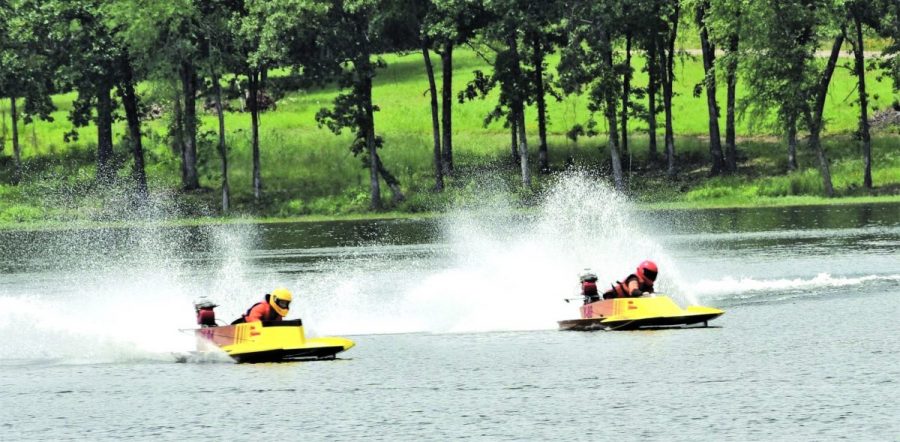 Lightning on Ludwig Benefits Dive Team – The Johnson County Graphic